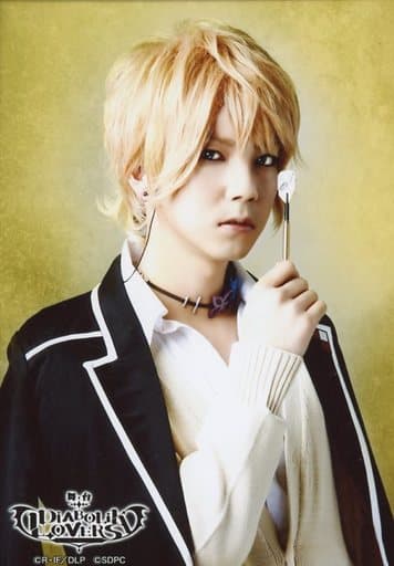 Yuya Asato (Shu Sakamaki) / Bust Up / Costume Black and White / Right Hand Up / Body Facing ...