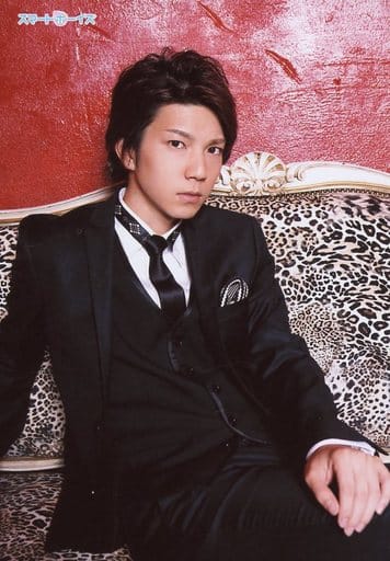 Yuya Asato / Kneecap / Sitting / Costume black and white / Necktie ...