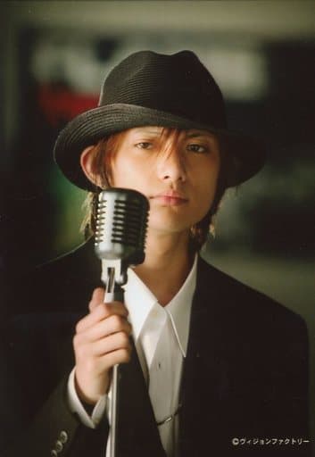 Official photo (Male) / Singer / FLAME FLAME / Yusuke Izaki / Bust up / Costume Black / White ...