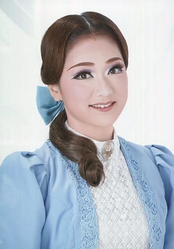 Takarazuka Revue (Hanagumi) / Ayaka Osaki / Bust Up / Background White ...