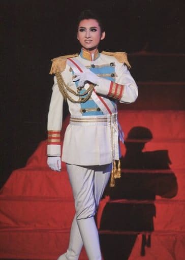 Official photo (female) / Takarazuka Revue (star group) / actress Takarazuka Revue (Star Troupe ...