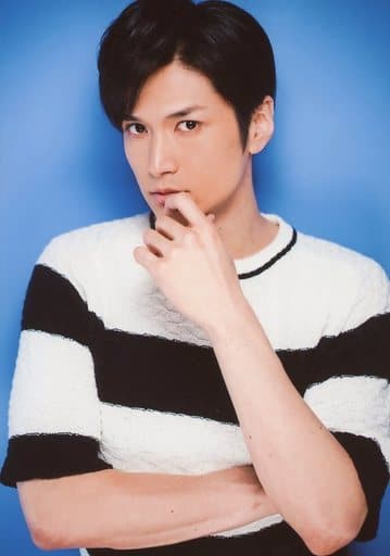 Official photo (male) / actor Daisuke Watanabe / Bust Up / Costume Black and White / Border ...