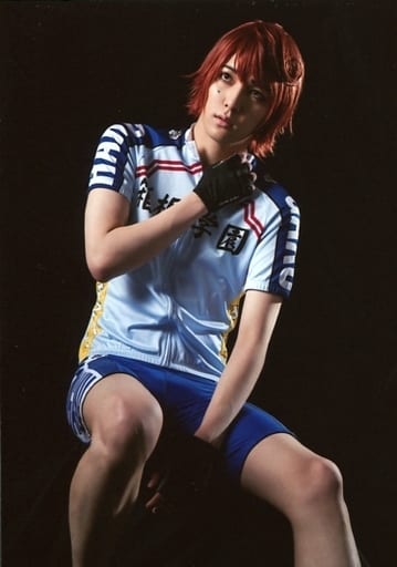 Official photo (male) / actor Yuya Tominaga (Takuto ASHIKIBA) / Above the knees, uniform, right ...