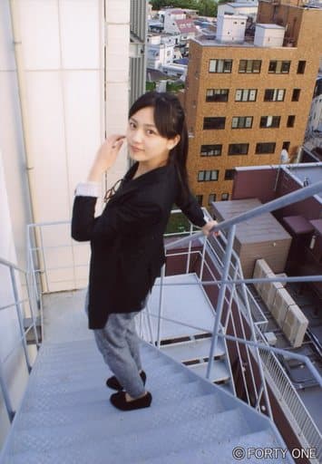 Official photo (female) / actress Haruna Kawaguchi / Whole Body ...