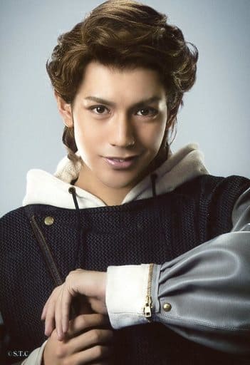 Official photo (male) / actor Yamato Furuya / Bust Up / Costume Black ...