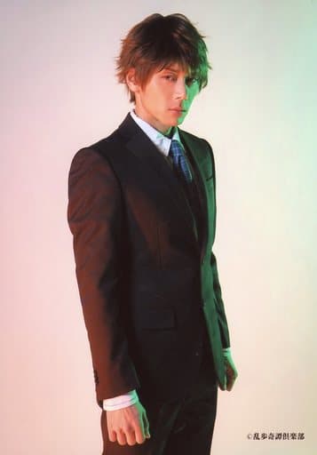 Official photo (male) / actor Sho Tomita / Kneecap / Body facing right ...