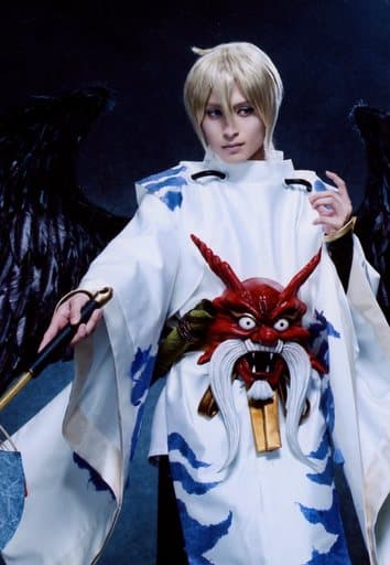 Official photo (male) / actor Yusuke Yata (Daitengu) / Knee-high ...