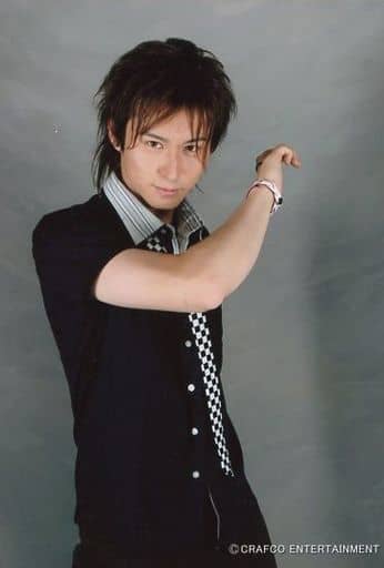 Official photo (male) / actor Masashi Mikami / Upper Body / Costume Black and White / Check ...