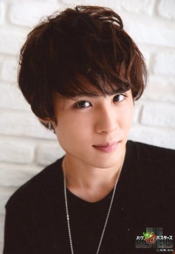 Official photo (male) / actor Yuta Higuchi (Midorikawa Rokuro) / Bust ...