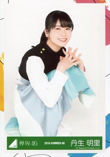 Official photo (Nogizaka46) / idol / Keyakizaka 46 Akari Nibu / Sitting ...