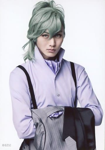 Motohiro Ota (EINTHETS) / Upper body, both hands jacket, background ...