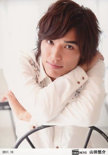 Official photo (Male) / Actor / D-BOYS D-BOYS / Yusuke Yamada / Upper-body, Costume White, Right ...