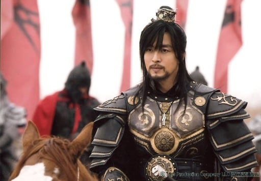 Official photo (male) / actor Bae Yong-joon / Yokogata / Bust-up / Costume black beige / Both ...