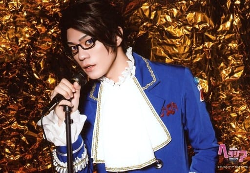 Official photo (male) / actor Takuya Kikuchi (Austrian) / horizontal type, upper body, costume ...