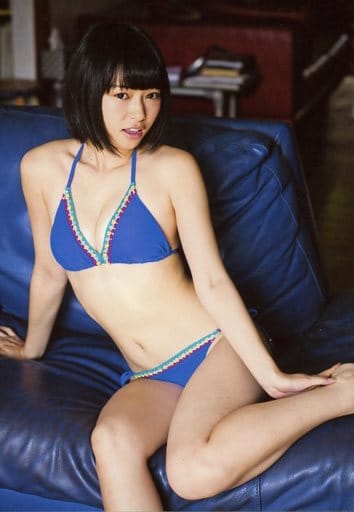 Official photo (female) / idol / drop Drop / Hikari Takiguchi / knee-high, sitting, swimsuit ...