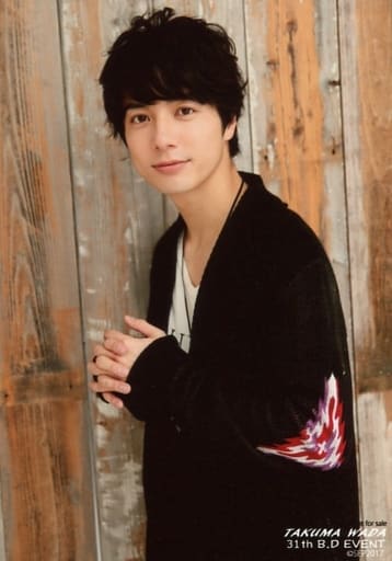 Official photo (male) / actor Takuma Wada / Upper Body / Costume Black / White / Left Facing ...