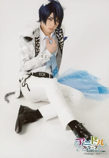 Shin Tamura (Natsutsukishizuku) / Whole-body,, Sitting, Facing right ...