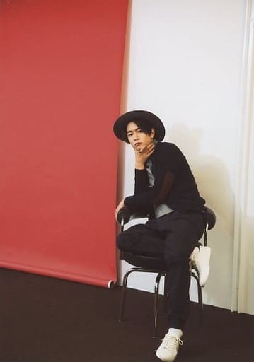 Official photo (male) / actor Yu Inaba / Whole Body / Costume Black ...