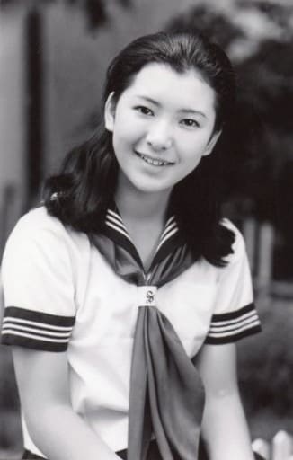 Official photo (female) / singer Keiko Takahashi / Upper Body / Sitting ...