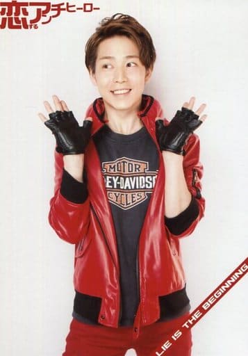 Official photo (male) / actor Kenta Kamakari / Above-the-knee, Costume Red, Black, Both Hands ...