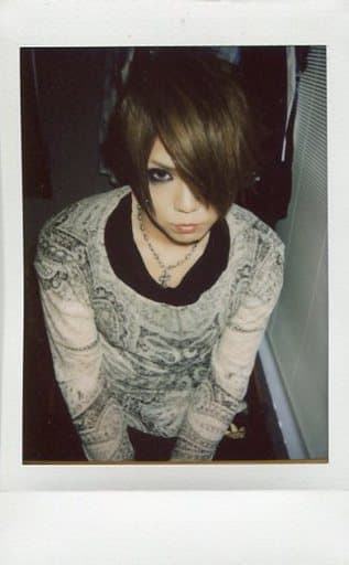 Official photo (Male) / visual kei Band / DIV DIV / Satoshi / Above the Knee, Sitting, Costume ...
