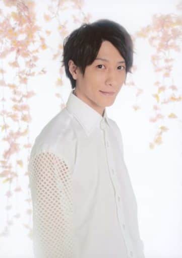 Hiroki Suzuki / Upper Body / White Costume / Right Body / Flower / Background White / 2L Size ...