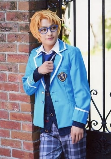 Official photo (male) / actor Taiichiro MATSUMURA (Makoto YOKI) / Knee ...