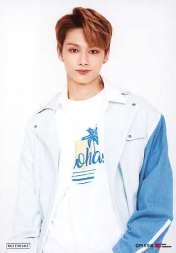 Official photo (Male) / idol / Seventeen Seventeen / JUN / Upper Body ...