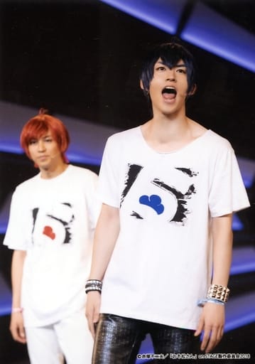 Official photo (male) / actor Yuki Izawa (Osomatsu), Masanari Wada (Karamatsu) / Live Photo ...