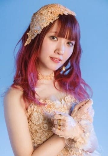 Official photo (female) / voice actor Yurika Endo / Upper Body / Arms ...