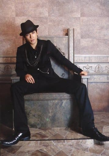 Yamato Kinjo / Whole Body / Sitting / Costume Black / Hat / Left Hand ...