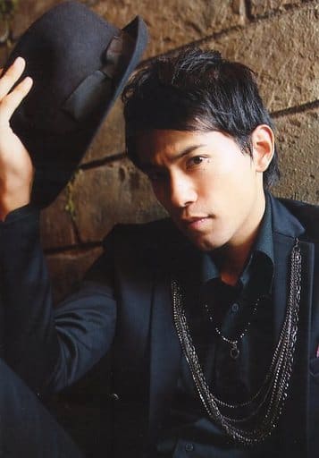 Yamato Kinjo / Upper Body / Costume Black / Right Hand Hat / Face Left ...