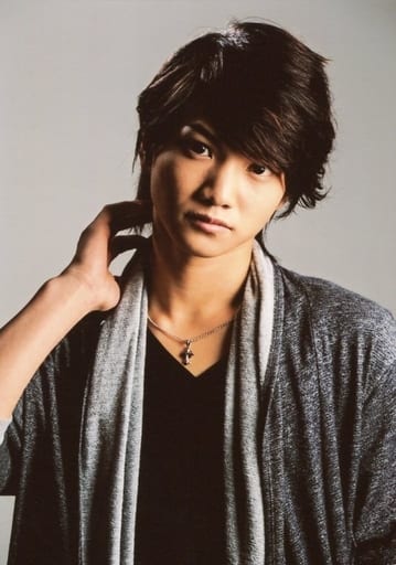 Hiroki Miura / Bust Up / Costume Gray Black / Stole / Right Wrist / Neck / Background Gray ...