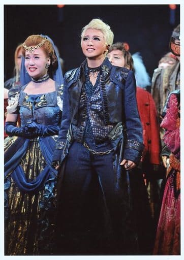 Official photo (female) / Takarazuka Revue (star group) / actress Takarazuka Revue (Star Troupe ...