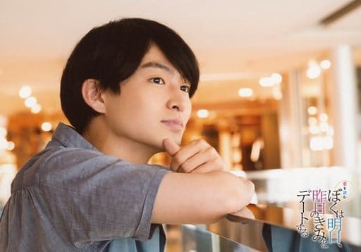 Official photo (male) / actor Ryo Matsuda / Yokogata / Bust-up / Costume blue-gray / Right ...