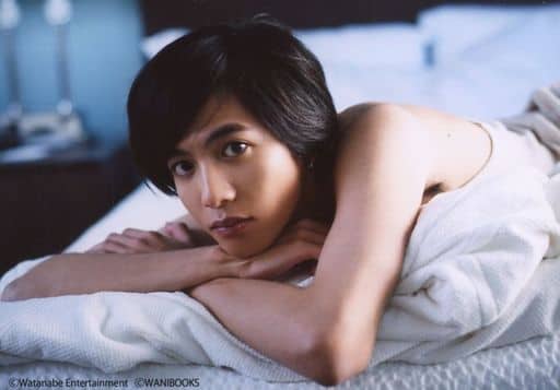 駿河屋 - 志尊淳/横型・裸・寝そべり/写真集「23」TSUTAYA特典生写真（男性生写真）