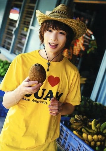 Official photo (male) / actor Keisuke Ueda / Upper Body / Costume ...