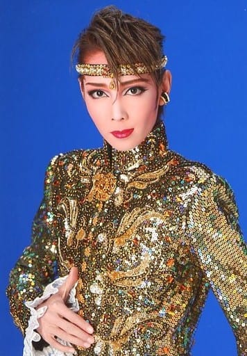 Official photo (female) / Takarazuka Revue (star group) / actress Takarazuka Revue (star group ...