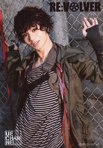 Official photo (male) / actor Keisuke Ueda (sacred tree) / upper body ...