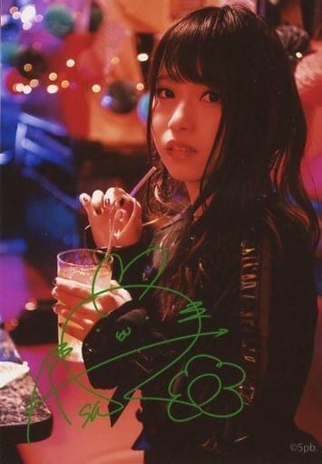 Official photo (female) / singer Asaka / Print with signature / Upper ...