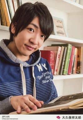 Official photo (male) / actor D2 / Shotaro Okubo / Bust Up / Dark Grey Costume / Right Hand Book ...