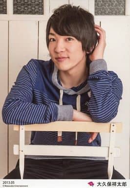 Official photo (male) / actor D2 / Shotaro Okubo / Above the Knees, Sitting, Costume Dark Gray ...