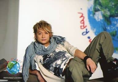 SMAP / Shingo Katori / Horizontal, Knee-Up, Sitting, Costume white gray ...