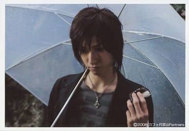 Official photo (male) / actor Hiroki Aiba (Hibiki Shibata) / Horizontal, Bust Up, Left Hand Rice ...