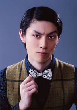Official photo (male) / actor Tsunenori Aoki / Bust Up / Right Hand Bow ...