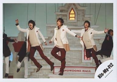 Kis-My-Ft2 / Tamamori, Fujigaya, Kitayama / Horizontal / Whole body / Costume white / red ...