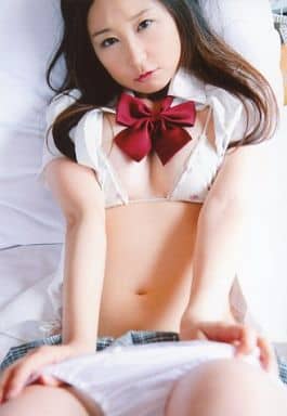Official photo (female) / Gravure idol Yumi Ishikawa / Above the Knee / Lying Flat / White ...