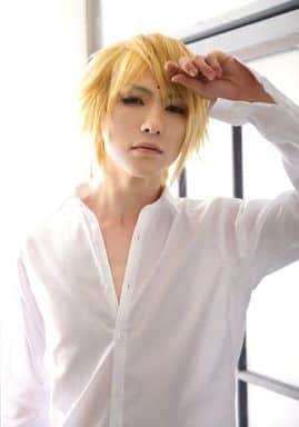 Official photo (male) / actor Hiroki Suzuki (Genshousanzou) / Upper Body / White Shirt / Left ...