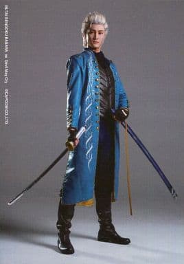 Official photo (male) / actor Shohei Nanba (Virgil) / Full body, right ...