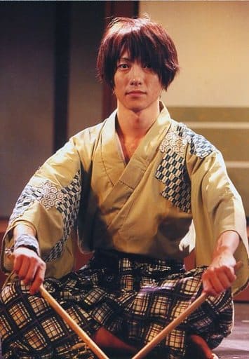 Official photo (male) / actor Hiroki Suzuki (Kaneta) / Live Photo / Upper Body / Sitting ...